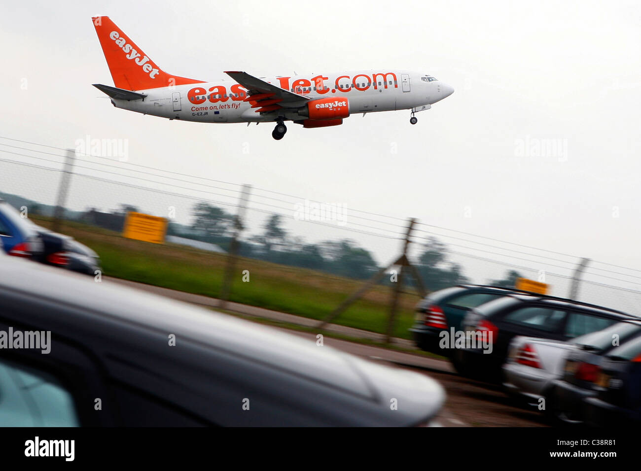 Luton airport easyjet hi-res stock photography and images - Alamy