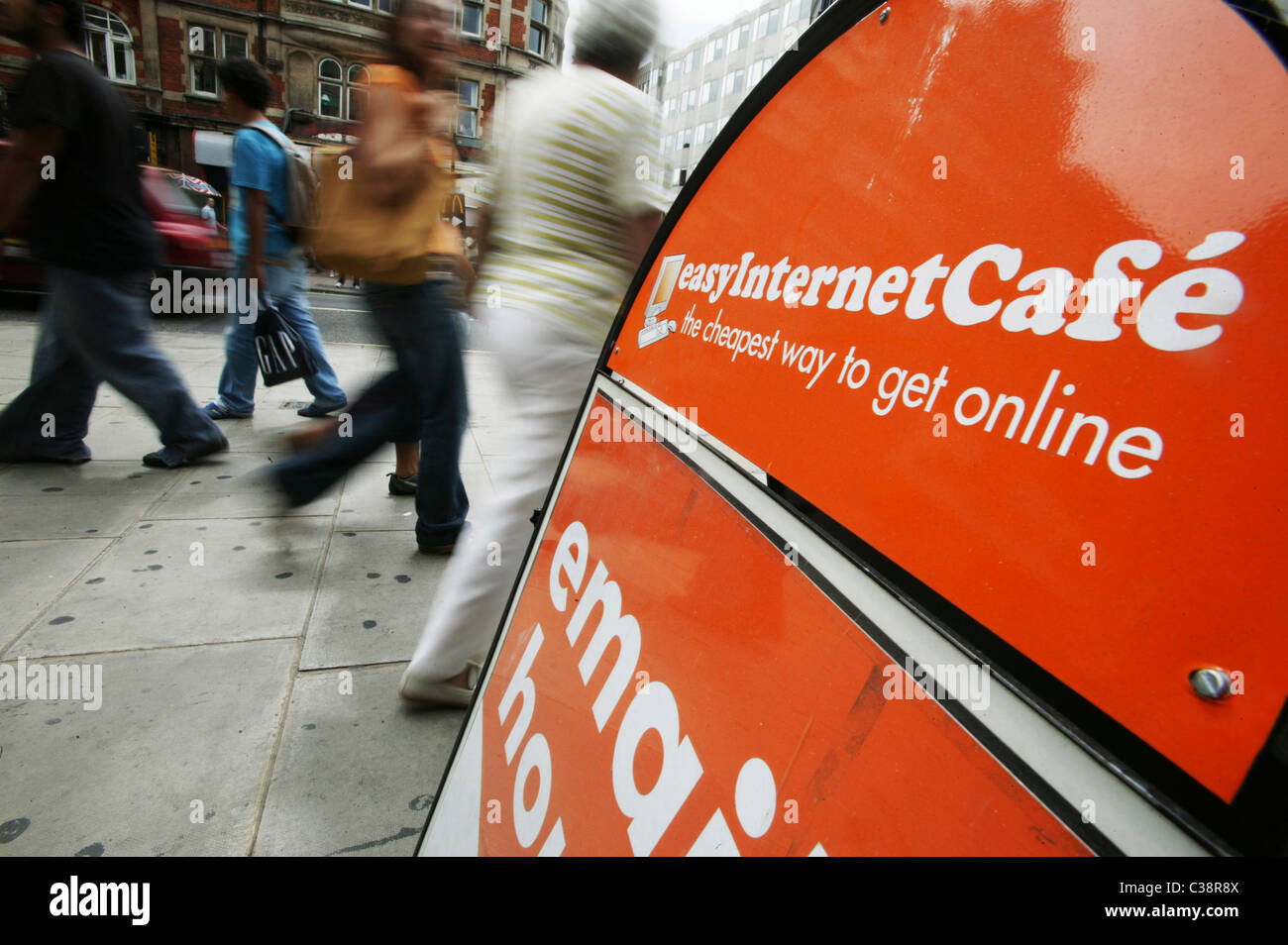 Internet cafe london hi-res stock photography and images - Alamy