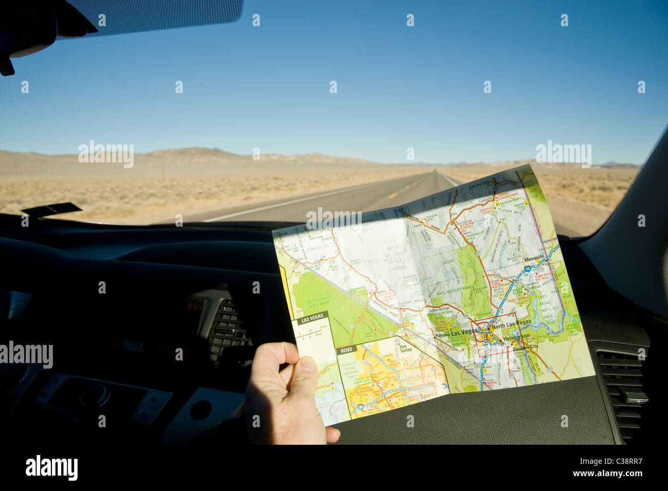 Reading map inside car hi-res stock photography and images - Alamy