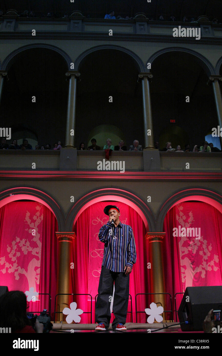 Enka singer hi-res stock photography and images - Alamy