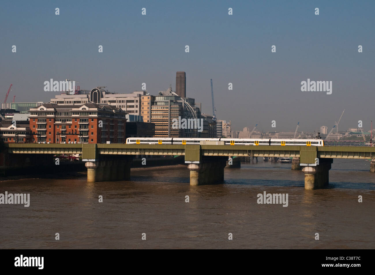 Cannon street railway bridge hi-res stock photography and images - Alamy
