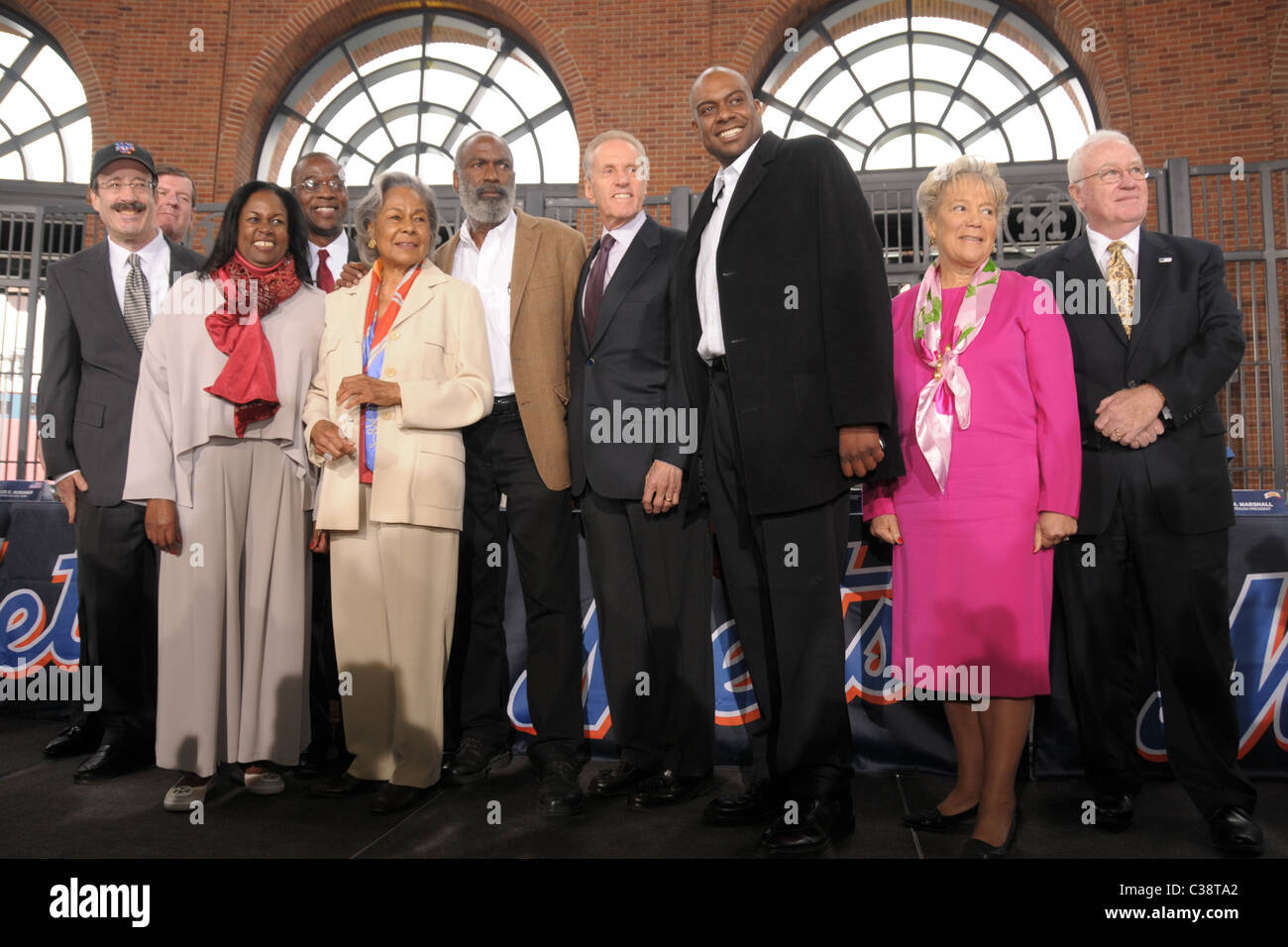 Rachel robinson and sharon robinson hi-res stock photography and images ...