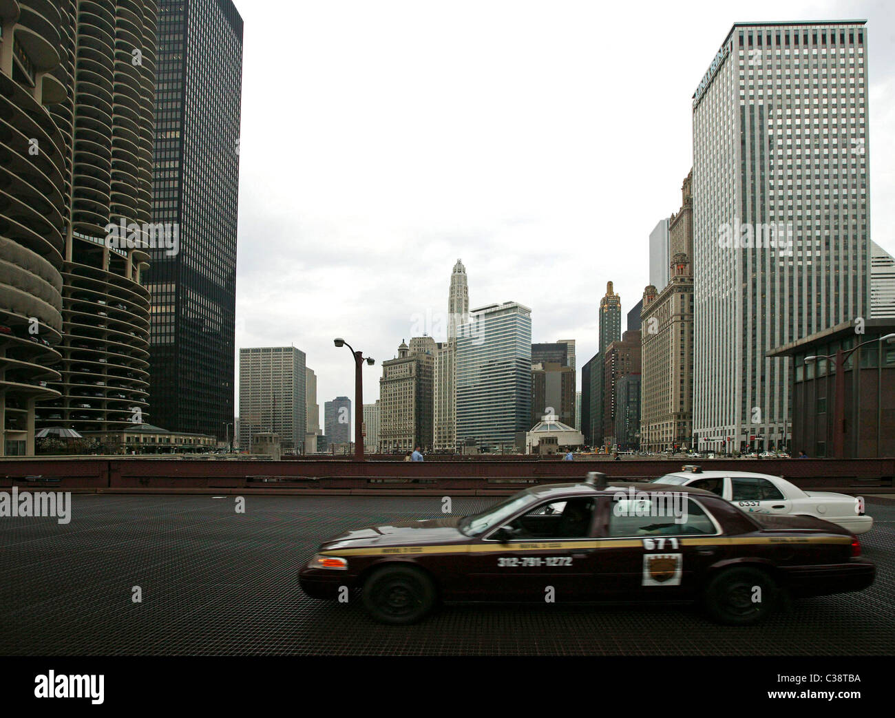 Two taxis set against the Chicago skyline, Chicago, IL Stock Photo - Alamy