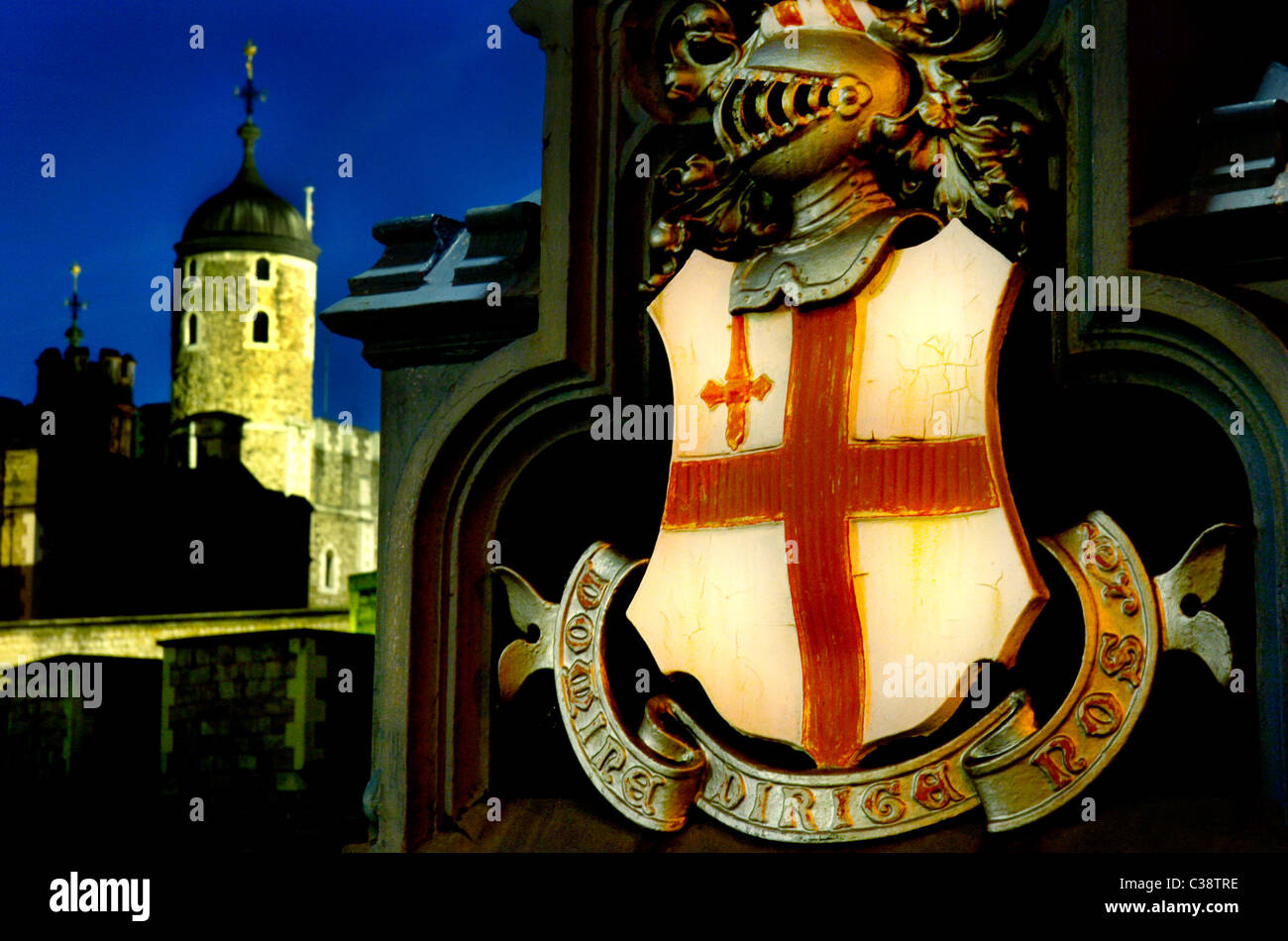 Coat arms tower london hi-res stock photography and images - Alamy