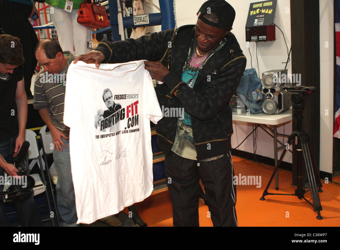 Floyd Joy Mayweather British professional boxer Ricky 'The Hitman ...