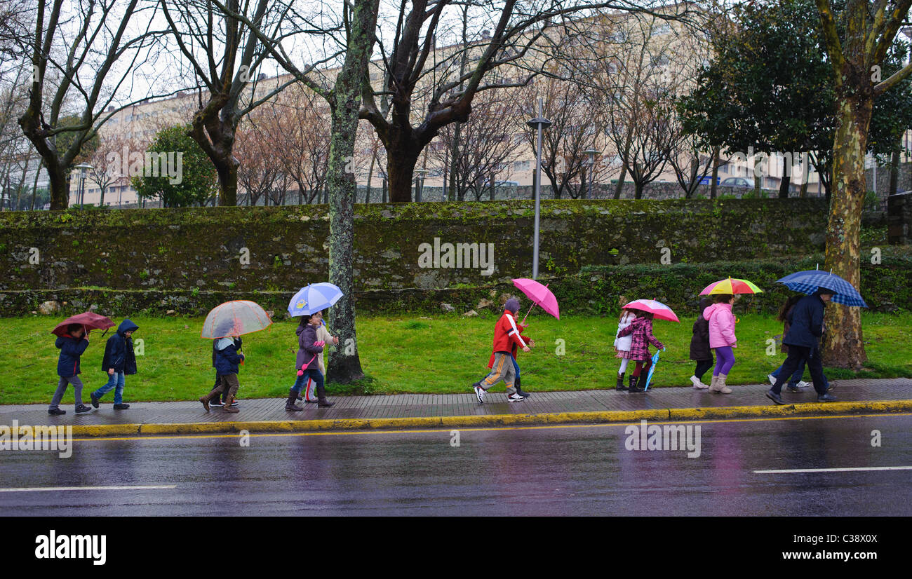 Children walking school in rain hi-res stock photography and images - Alamy