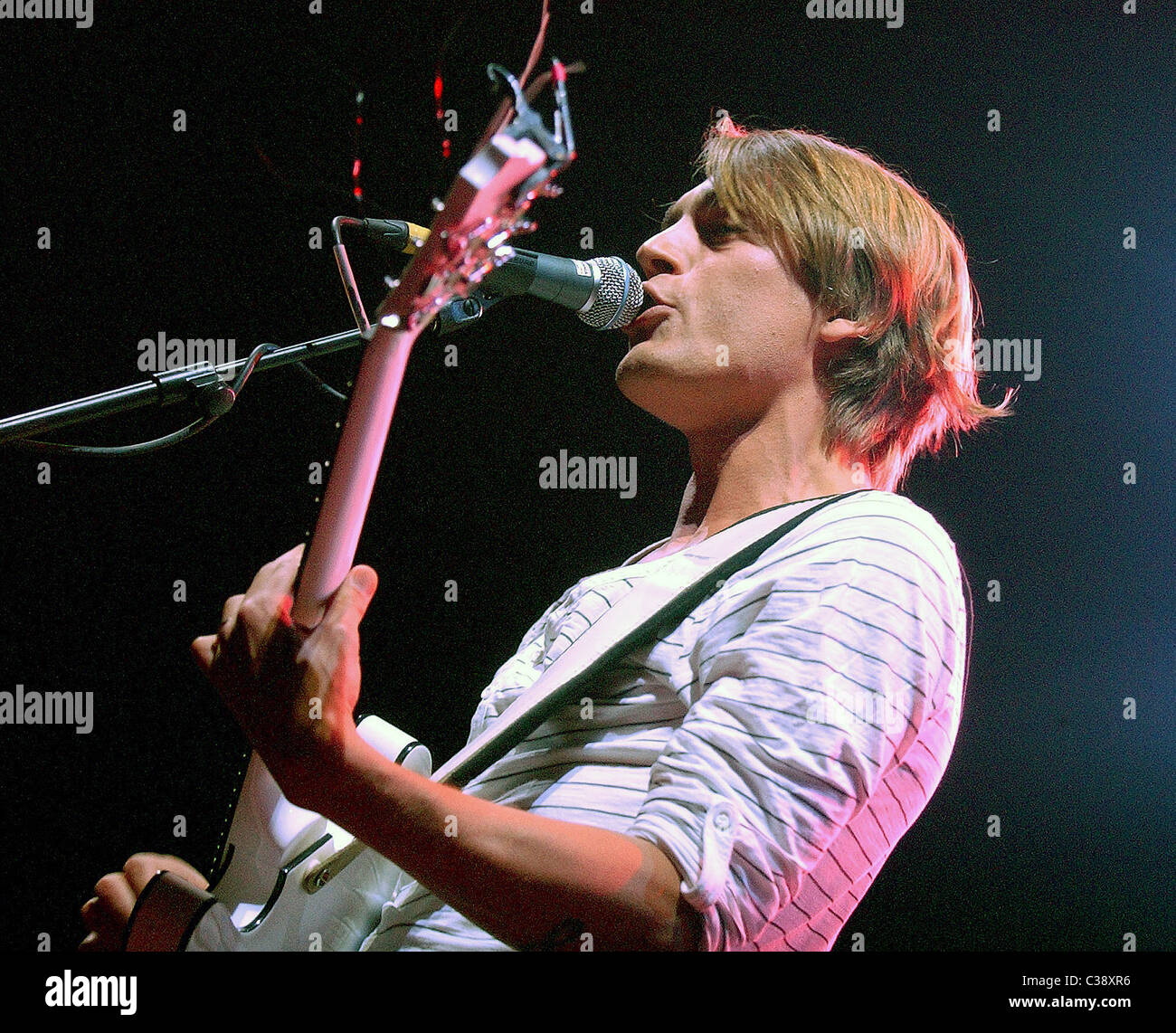 Tingsek opens the sold out concert of Adele at the Heineken Music Hall ...