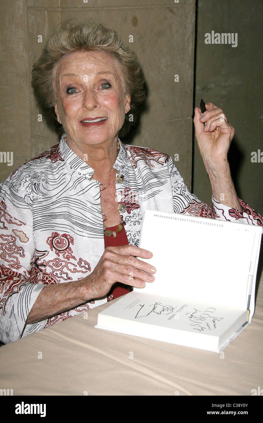 Cloris Leachman honored with the Lifetime Achievement Award from the ...