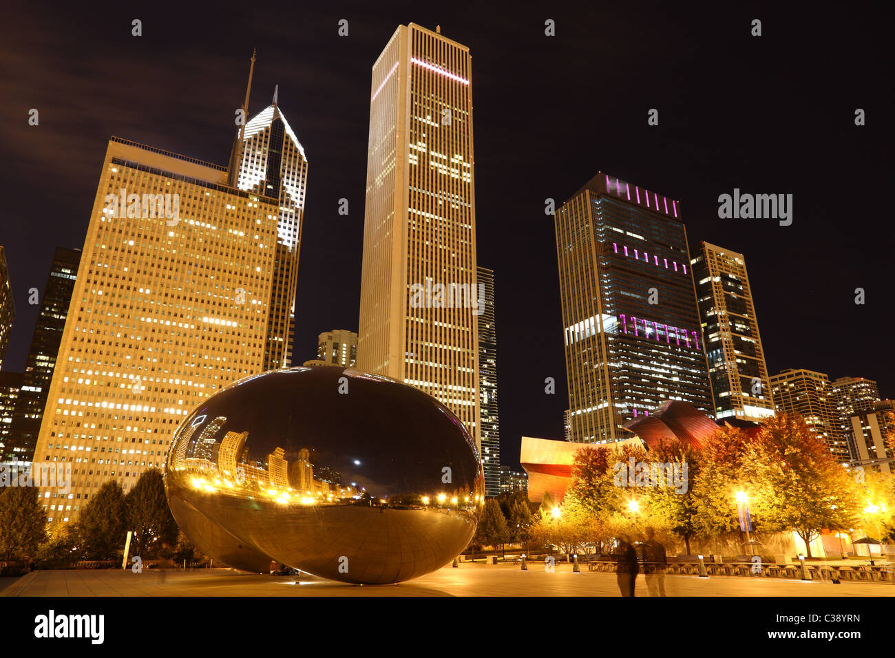 Chicago bean night skyline hi-res stock photography and images - Alamy