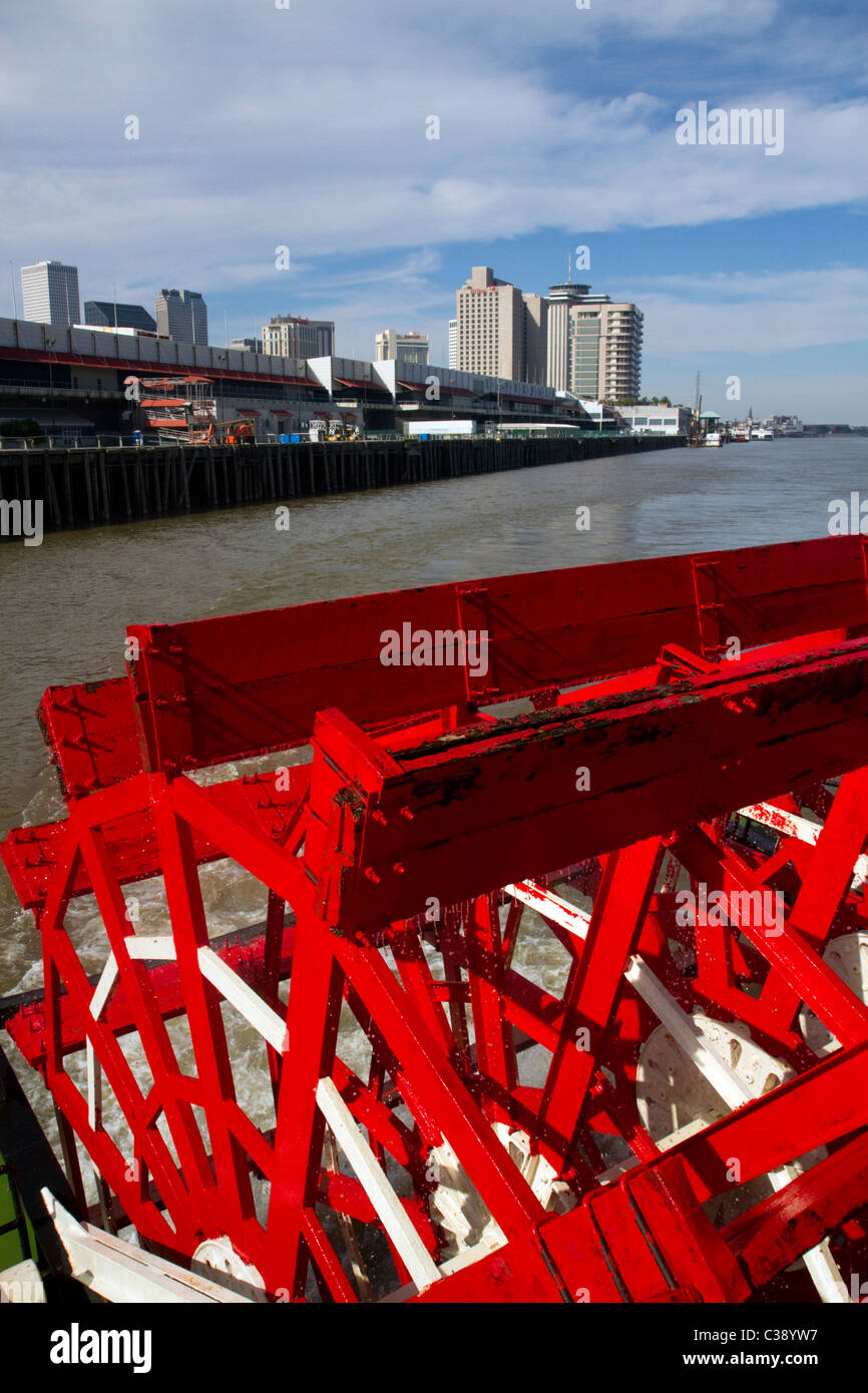 Paddle wheel of the SS. Natchez steamboat on the Mississippi River at ...