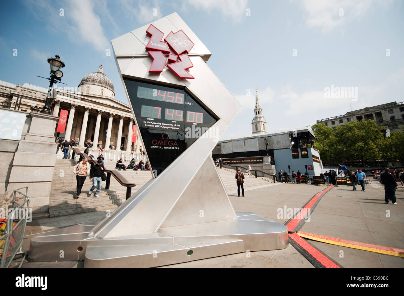 London 2012 Olympics countdown clock in Trafalgar Square in central ...