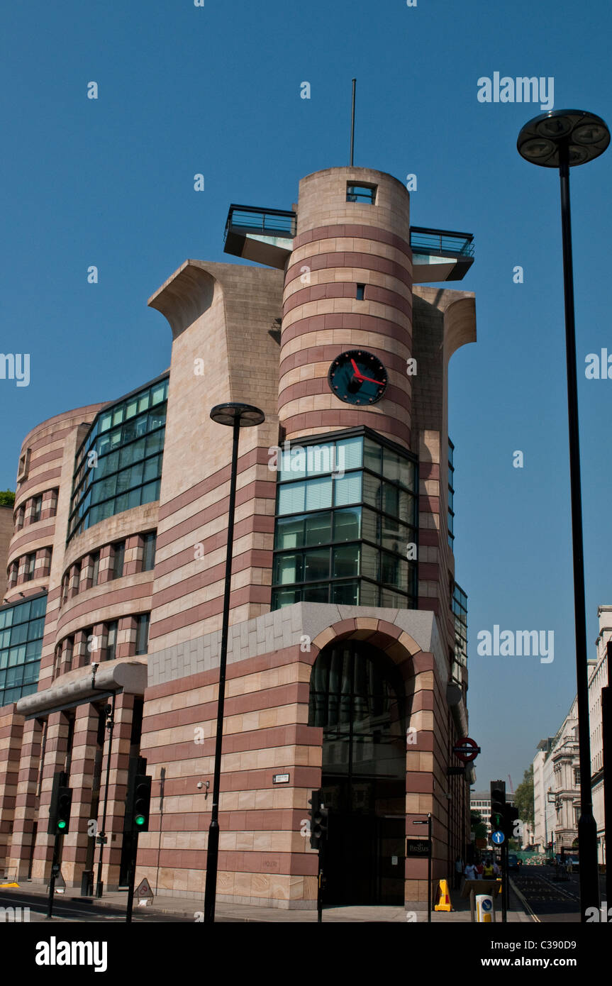 Corner building at Queen Victoria Street and Mansion House Street, City ...