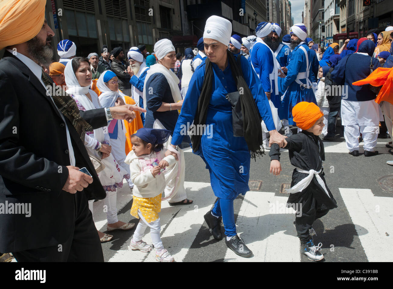Thousands watch and participate in the 24th Annual Sikh Day Parade in ...
