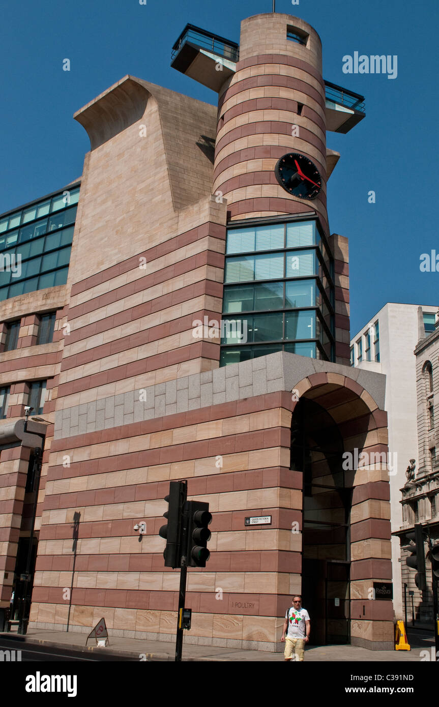 Corner building at Queen Victoria Street and Mansion House Street, City ...