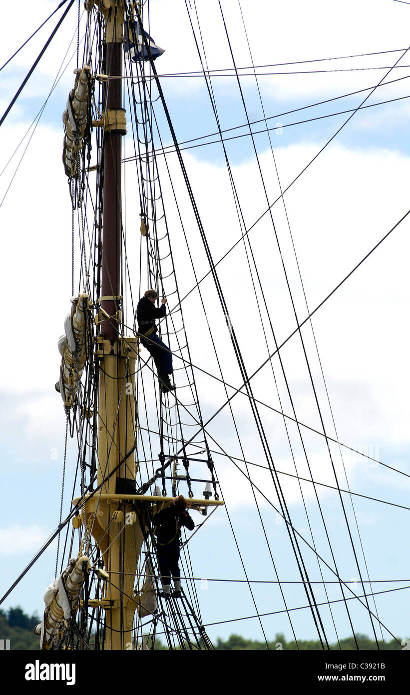 Sailor on tall ship rigging hi-res stock photography and images - Alamy