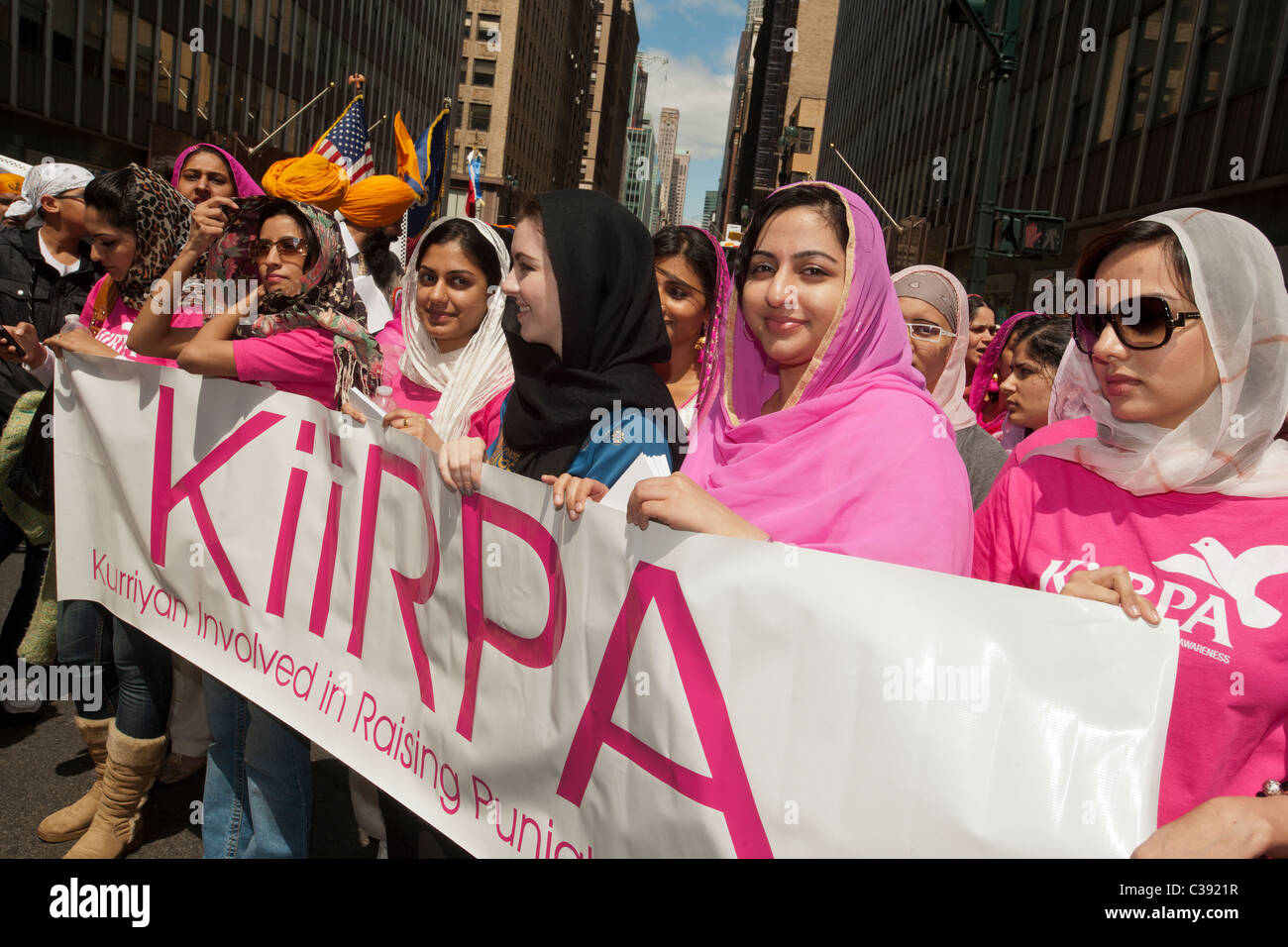 Thousands watch and participate in the 24th Annual Sikh Day Parade in ...