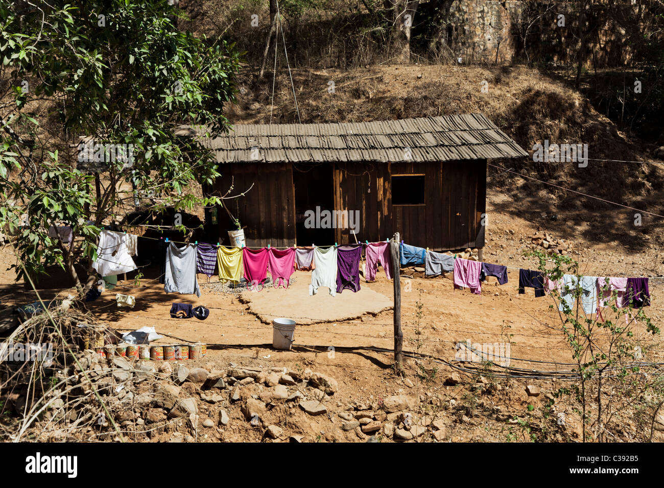 Washing line with no clothes hi-res stock photography and images - Alamy