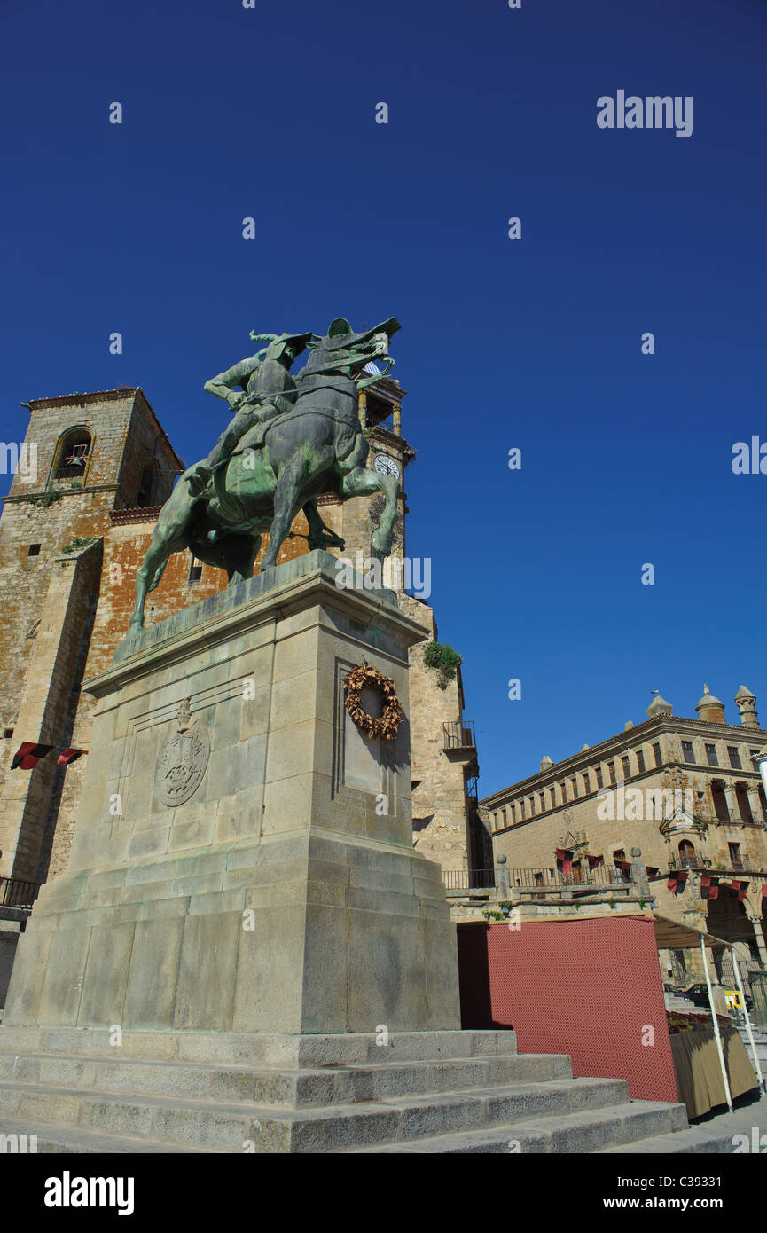 Pizzaro statue hi-res stock photography and images - Alamy