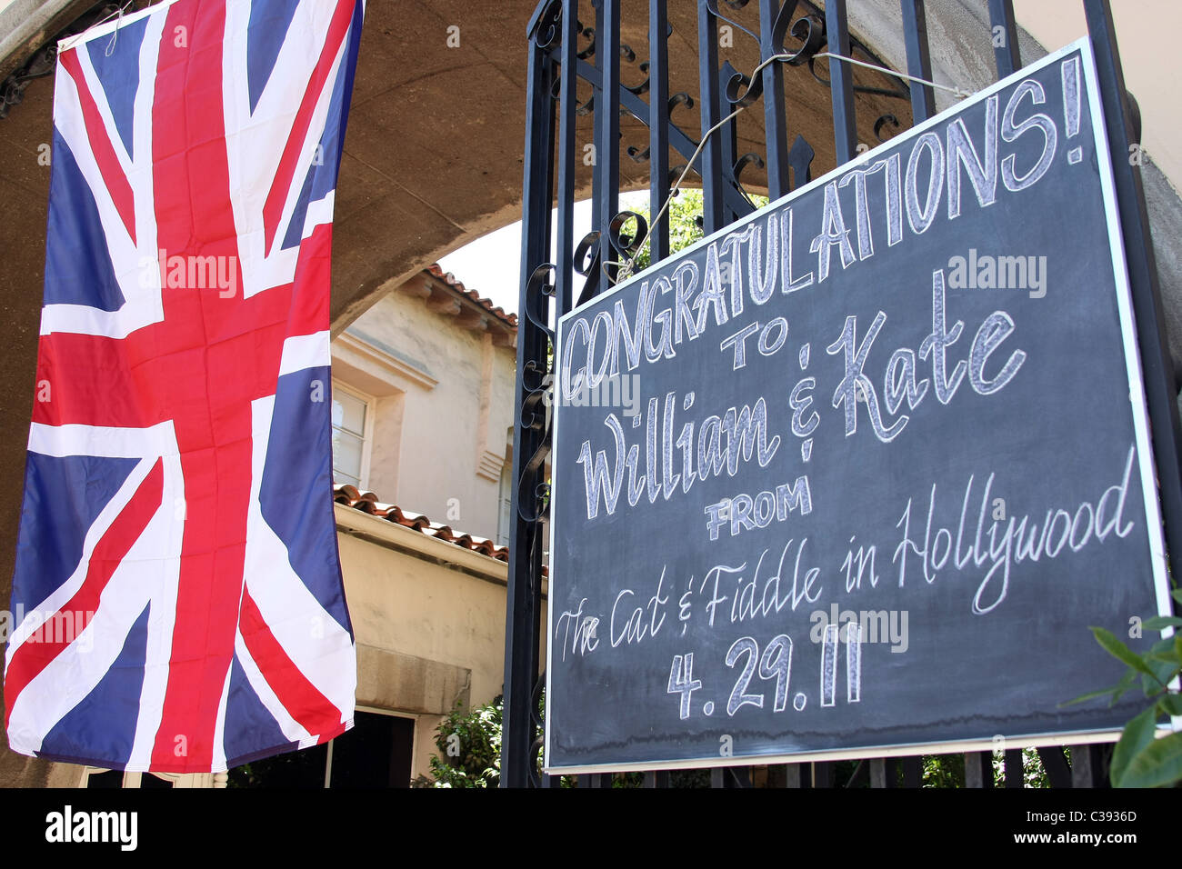 WILLIAM KATE SIGN AT BRITISH BAR ON SUNSET BLVD WILLIAM AND KATE ROYAL ...