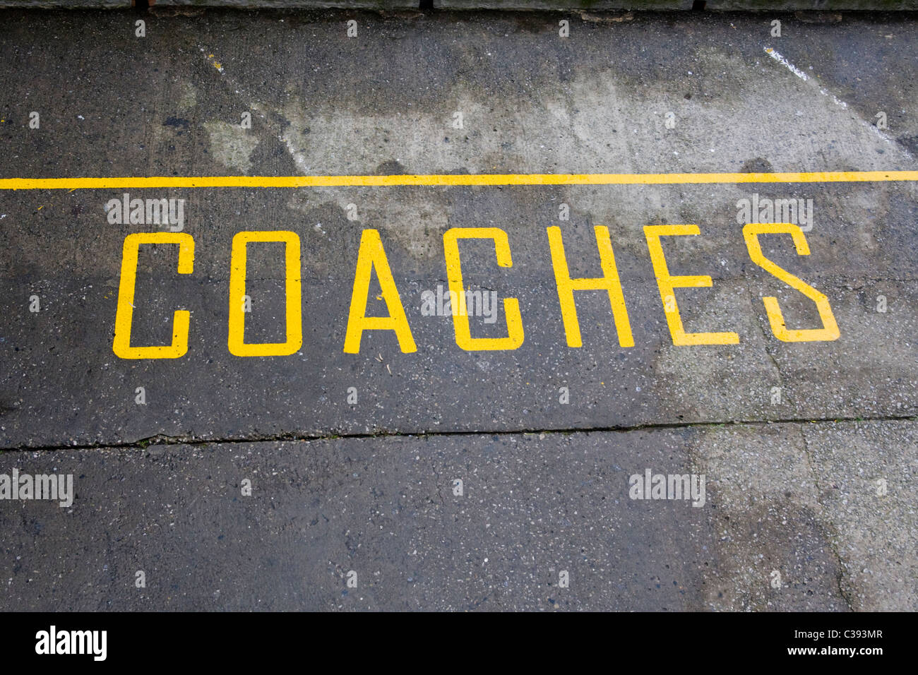 Yellow coaches hi-res stock photography and images - Alamy