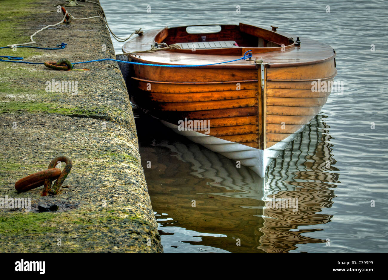 Boat tied to dock hi-res stock photography and images - Alamy