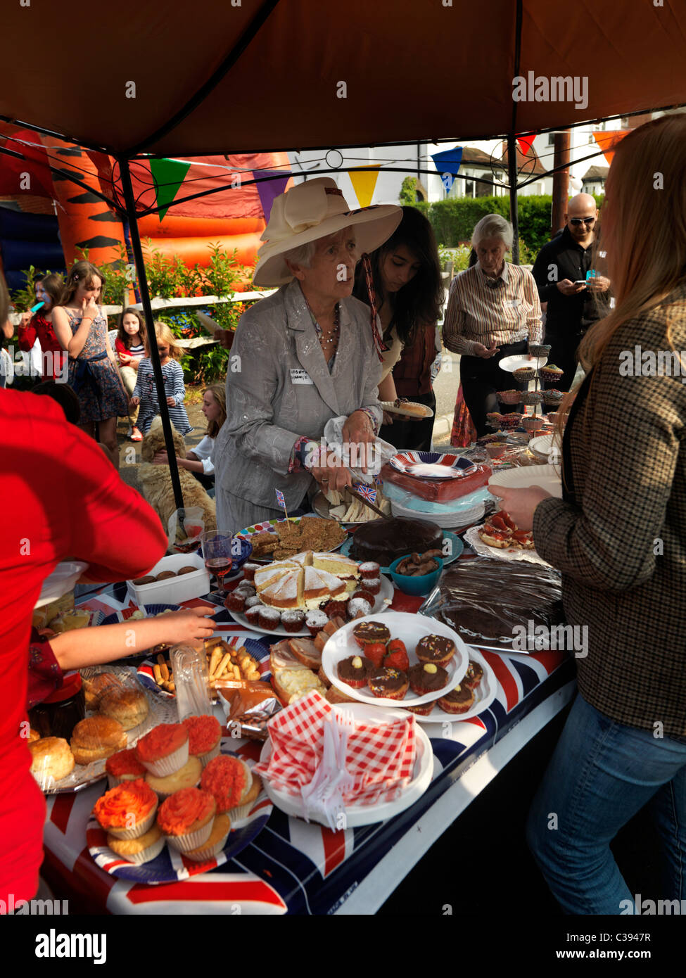 Royal street party hi-res stock photography and images - Alamy