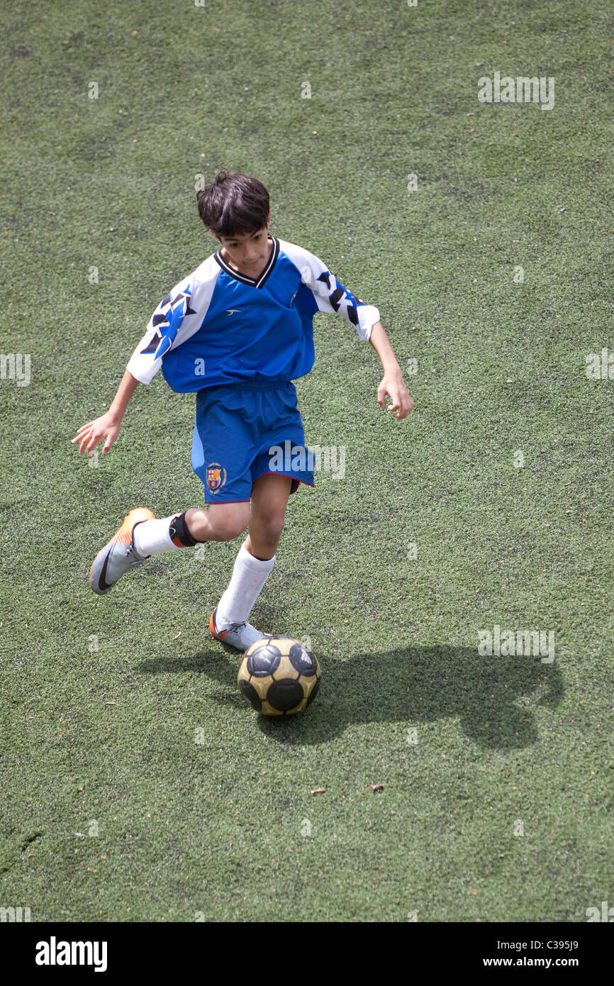 Team kicking action hi-res stock photography and images - Alamy