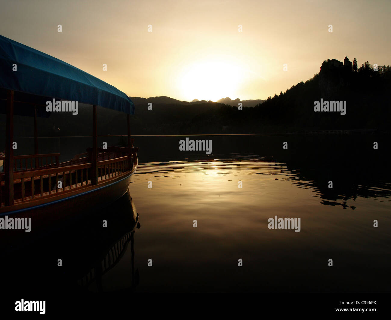 Lake Bled at sunset. Bled Castle in the background Stock Photo - Alamy