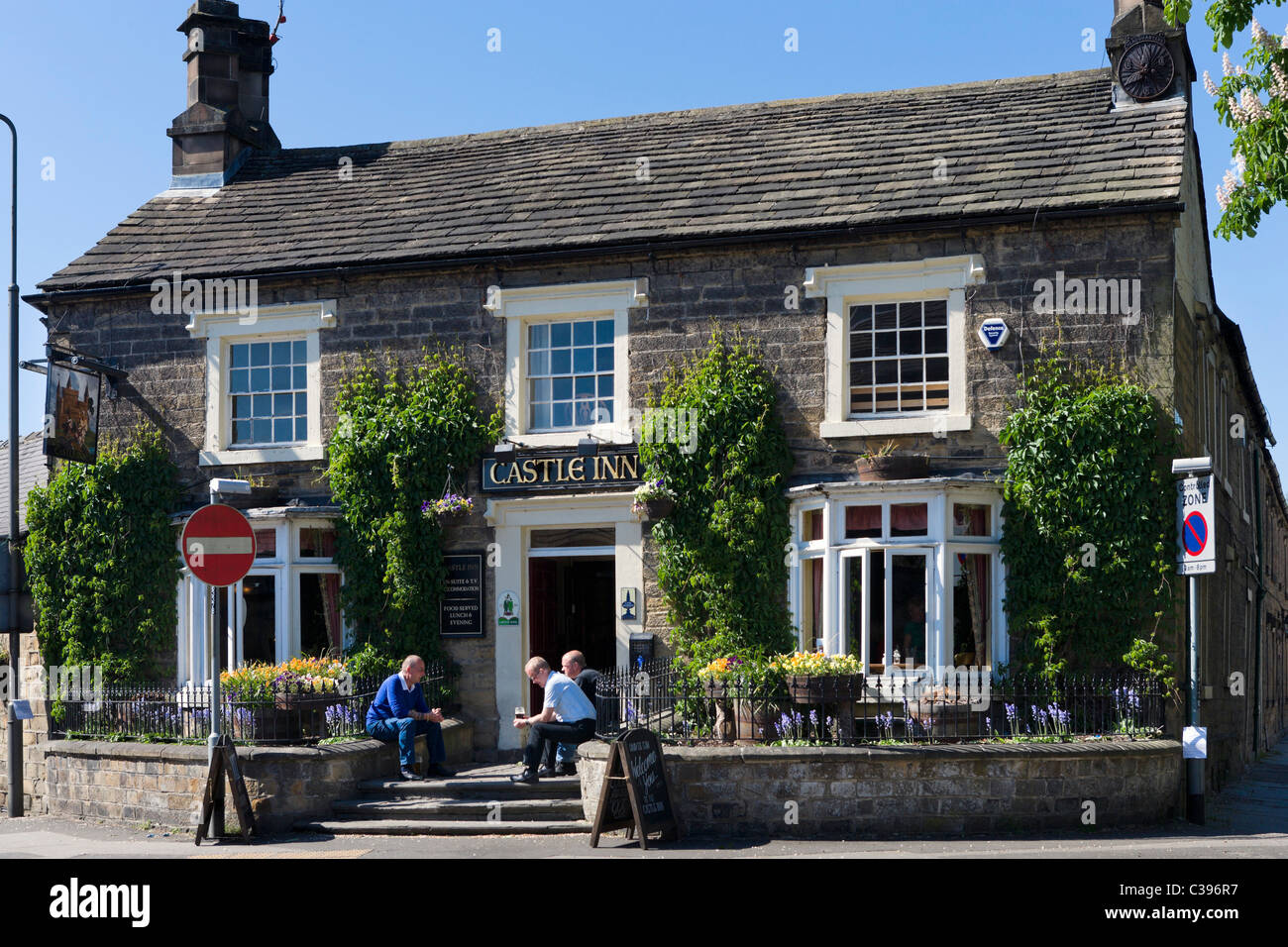 Bakewell town centre hi-res stock photography and images - Alamy