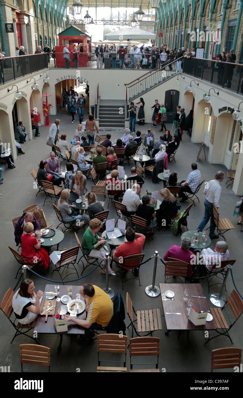 Crusting pipe restaurant hi-res stock photography and images - Alamy