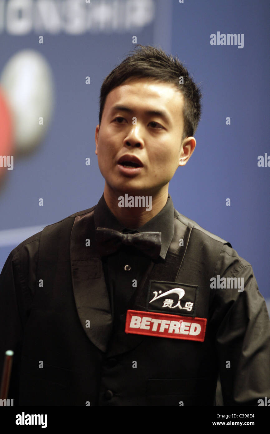 MARCO FU WORLD SNOOKER CHAMPIONSHIP THE CRUCIBLE SHEFFIELD ENGLAND 20 ...