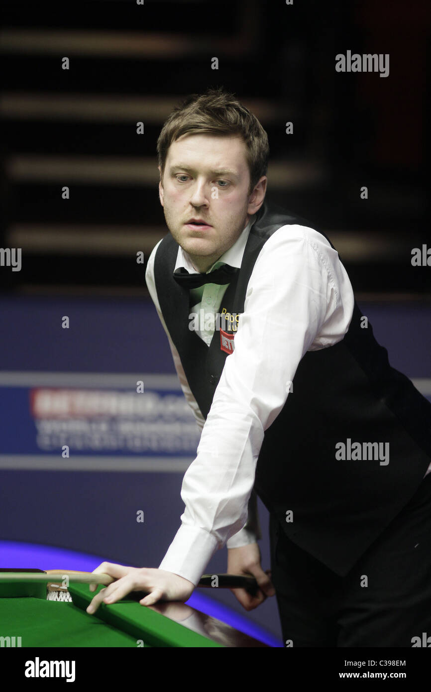 RICKY WALDEN WORLD SNOOKER CHAMPIONSHIP THE CRUCIBLE SHEFFIELD ENGLAND ...