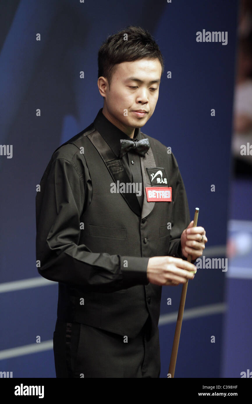 MARCO FU WORLD SNOOKER CHAMPIONSHIP THE CRUCIBLE SHEFFIELD ENGLAND 20 ...