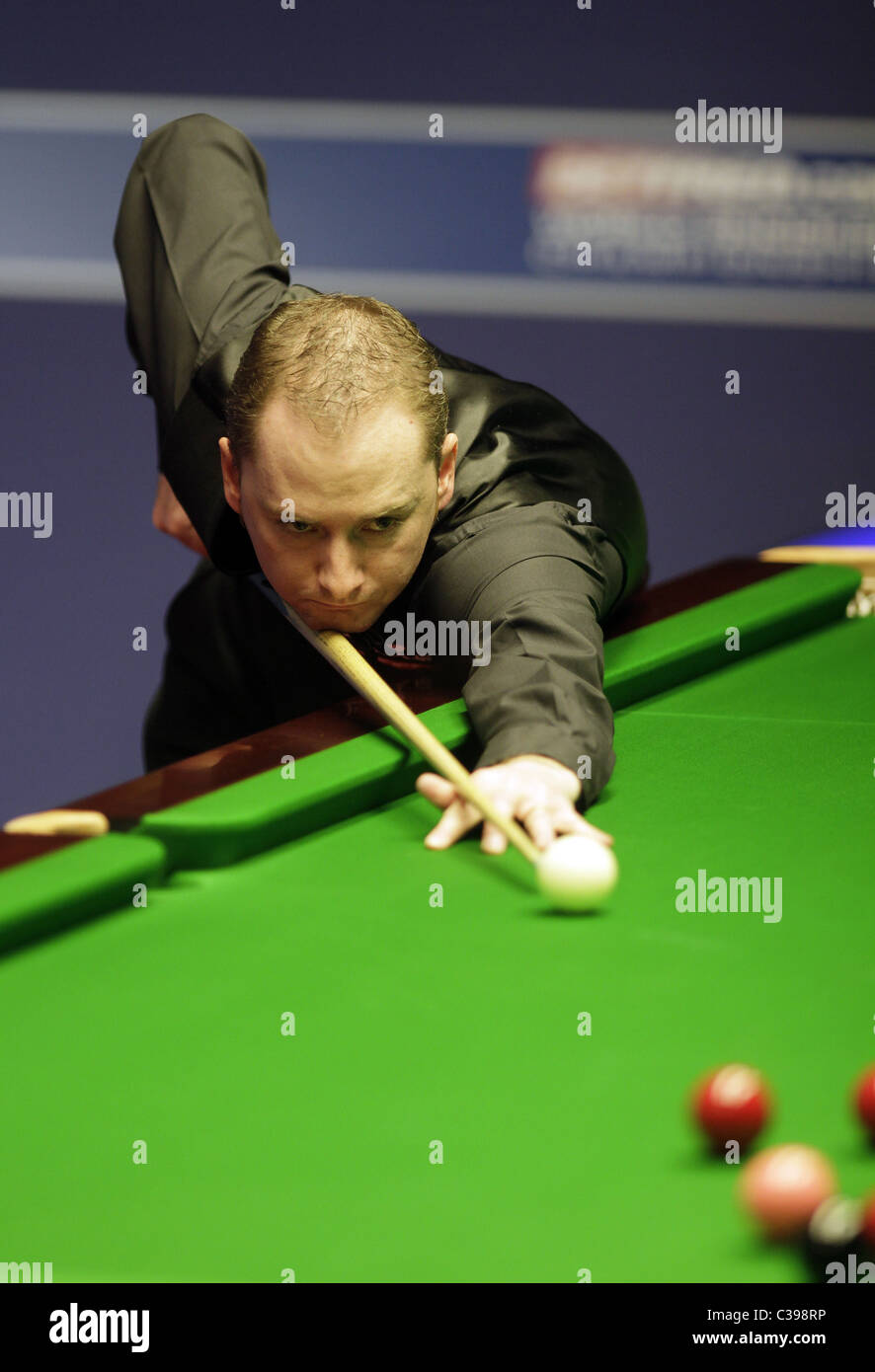 GRAEME DOTT WORLD SNOOKER CHAMPIONSHIP THE CRUCIBLE SHEFFIELD ENGLAND ...