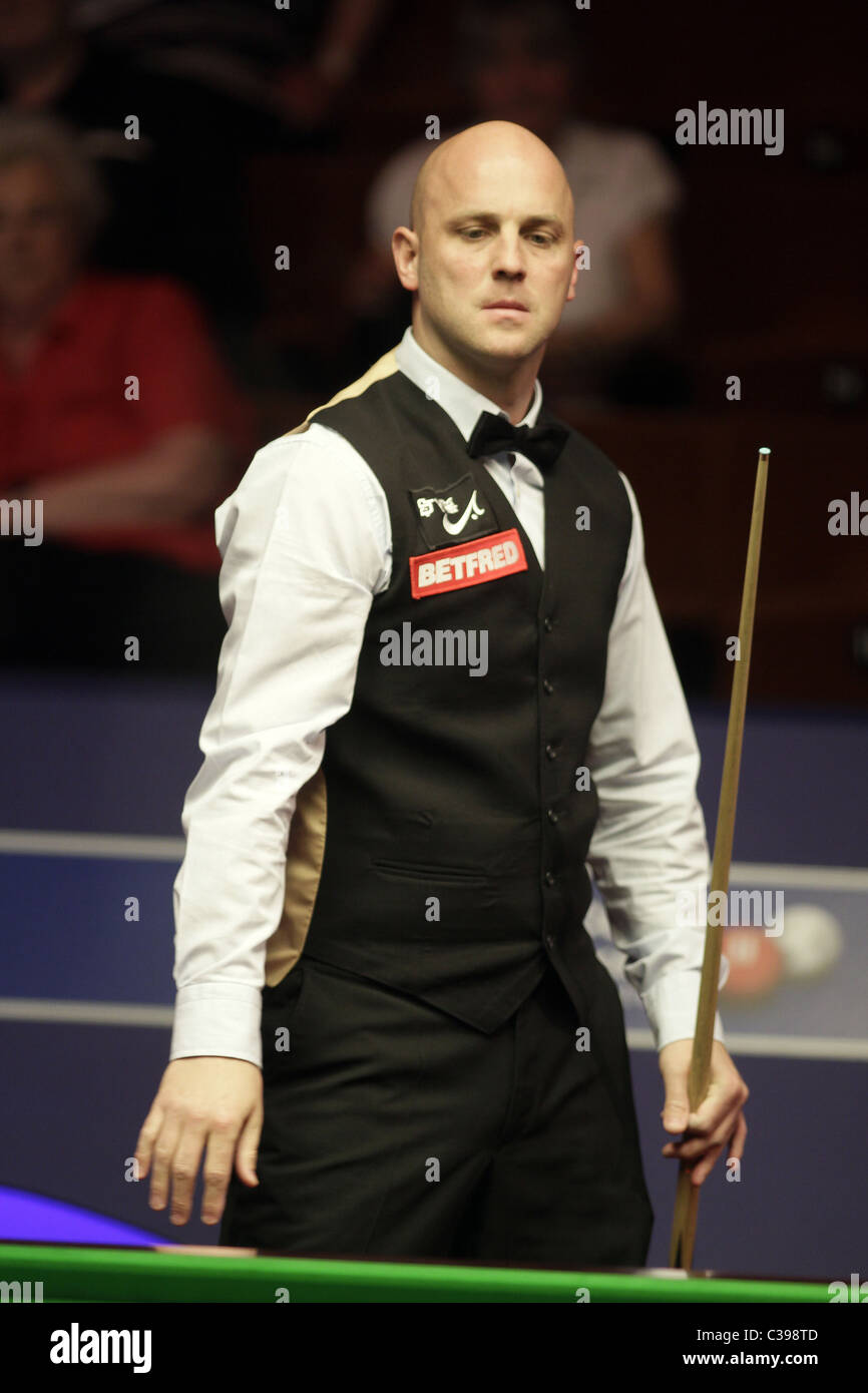 MARK KING WORLD SNOOKER CHAMPIONSHIP THE CRUCIBLE SHEFFIELD ENGLAND 20 ...