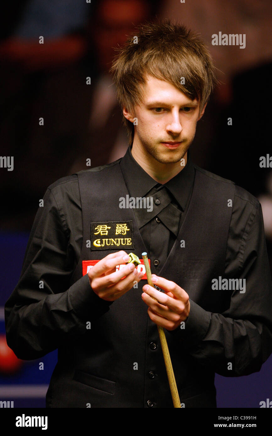 JUDD TRUMP WORLD SNOOKER CHAMPIONSHIP THE CRUCIBLE SHEFFIELD ENGLAND 02 ...