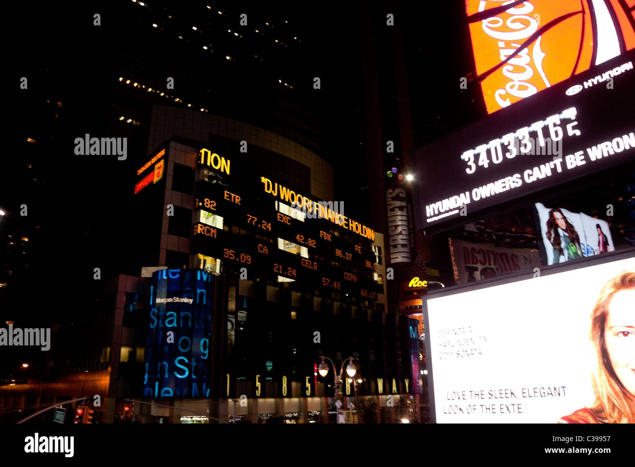 Times square ticker tape new york hi-res stock photography and images ...