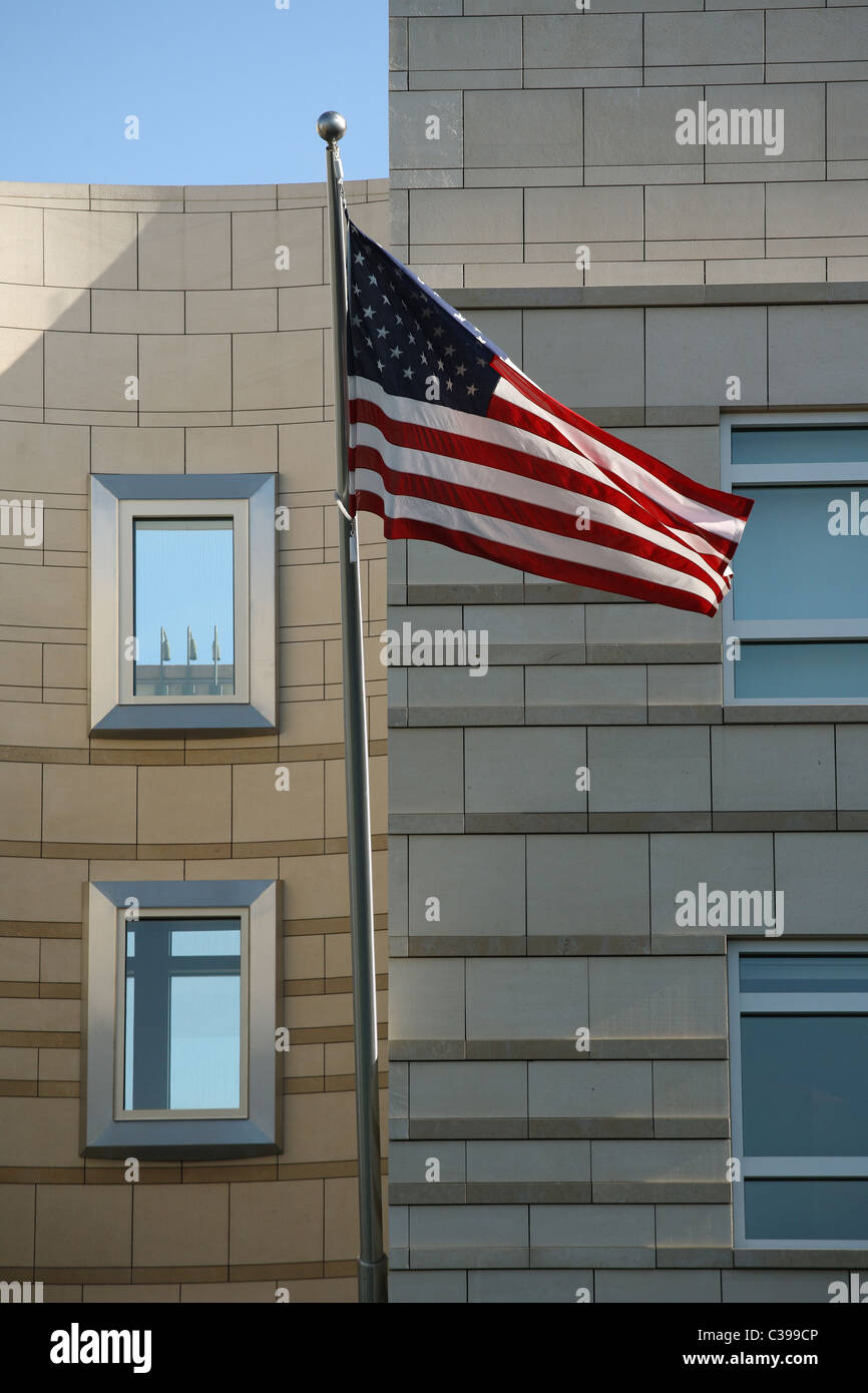 Berlin flag flagstaff mast hi-res stock photography and images - Alamy