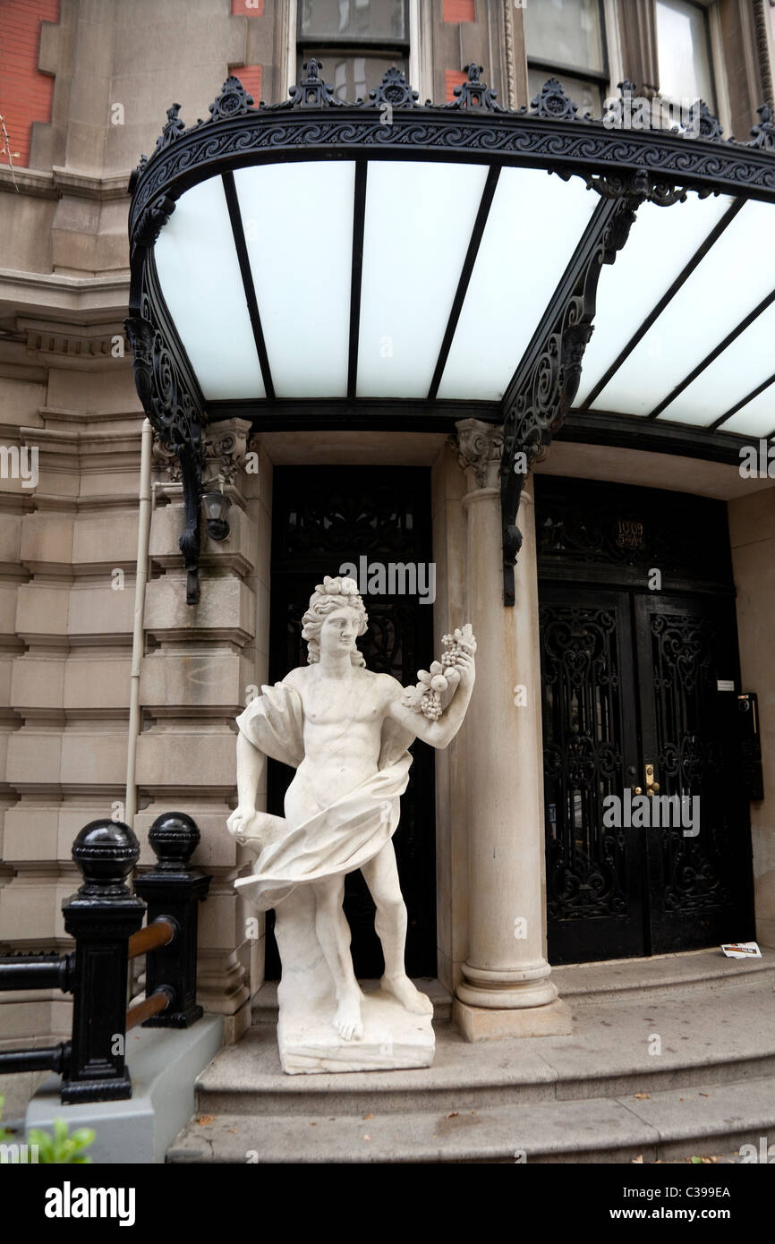 New york city mansion steps hi-res stock photography and images - Alamy