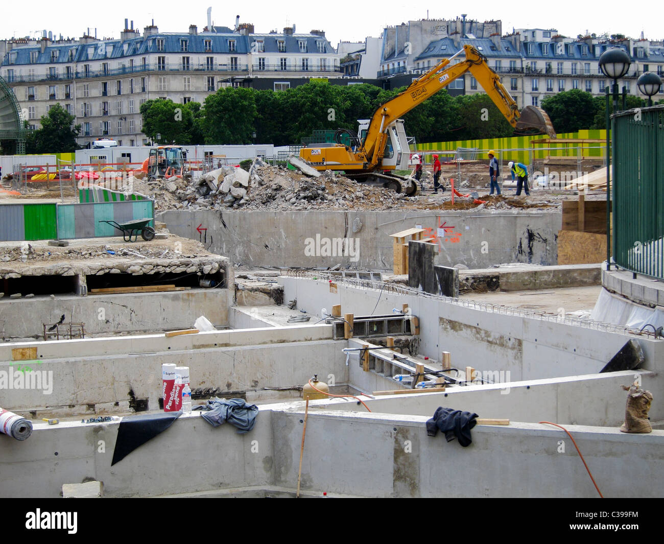 Paris, France, Construction Site, "Les Halles Shop-ping Center", Men ...