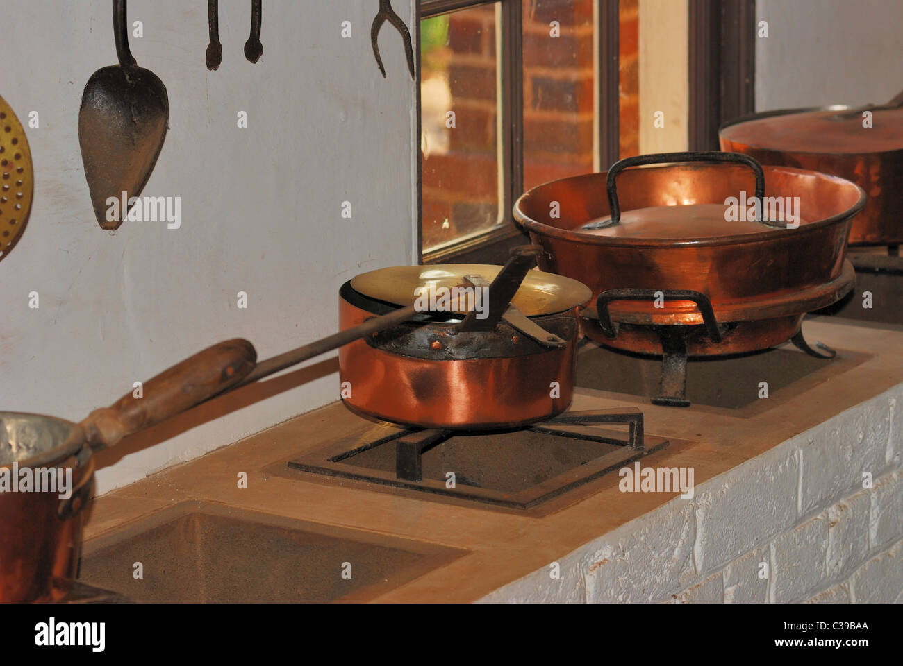 Antique copper pots hi-res stock photography and images - Alamy