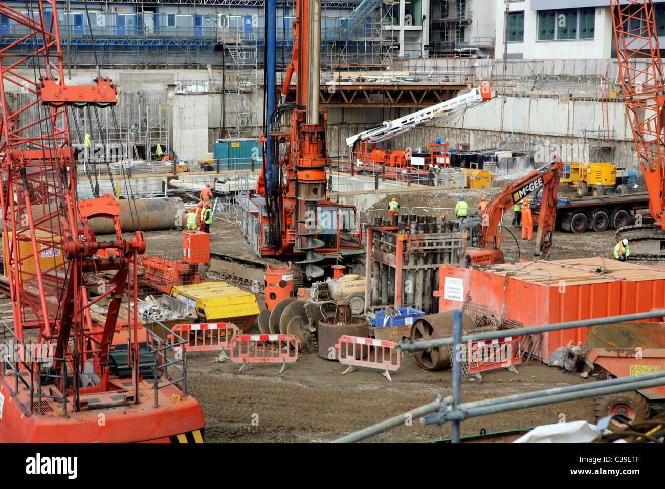Contruction cranes hi-res stock photography and images - Alamy