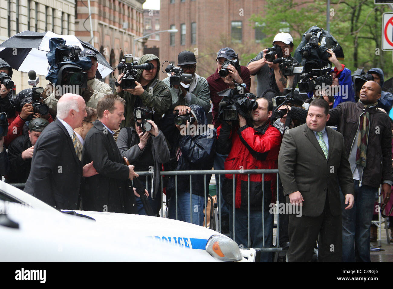 Kiefer Sutherland arriving at the New York City Police Department 1st ...
