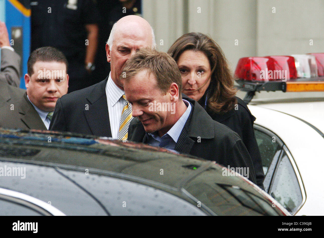 Kiefer Sutherland leaving the New York City Police Department 1st ...
