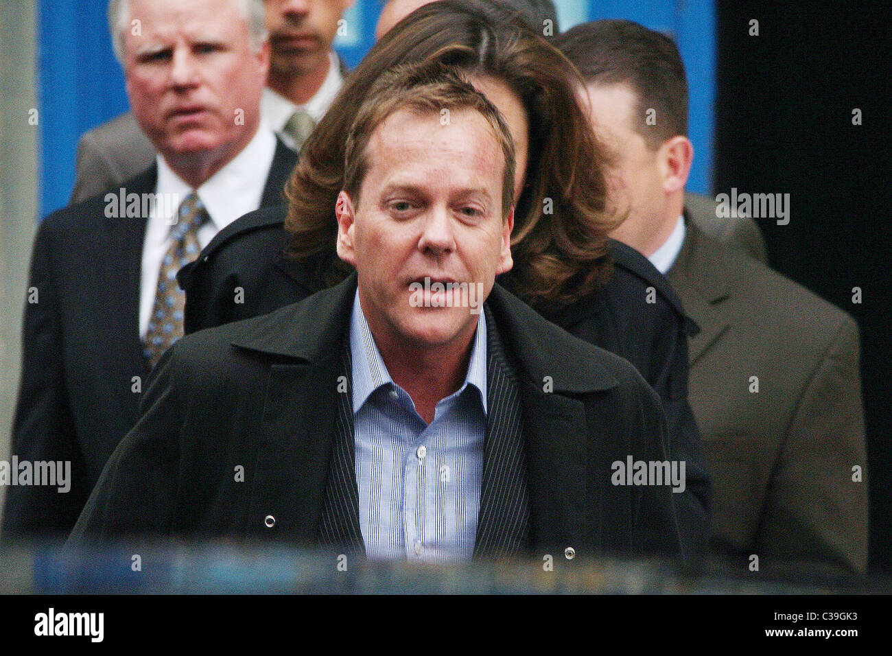 Kiefer Sutherland leaving the New York City Police Department 1st ...