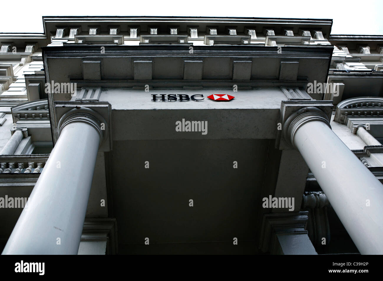 Hsbc exterior logo hi-res stock photography and images - Alamy