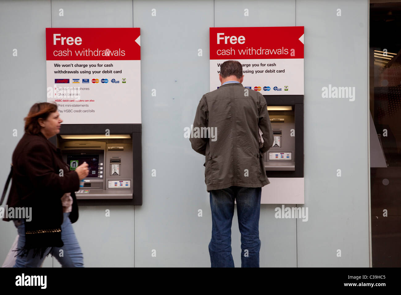 Hsbc cash machine hi-res stock photography and images - Alamy