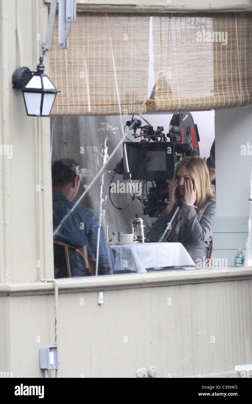 Patrick Wilson and Jennifer Aniston film a scene for their new movie ...