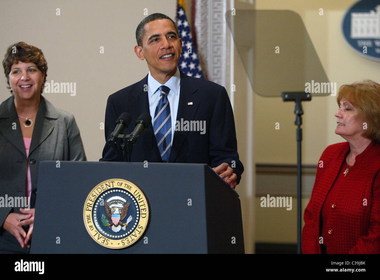 President Barack Obama, Maureen Pike and Sharon Arnold President Barack ...