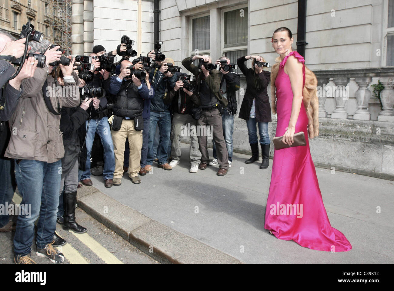 Posing patsy kensit wedding guests 210409 hi-res stock photography and ...